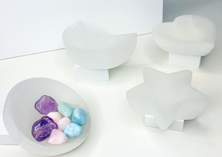 Selenita: conheça o significado e saiba como usar - Shop dos Cristais